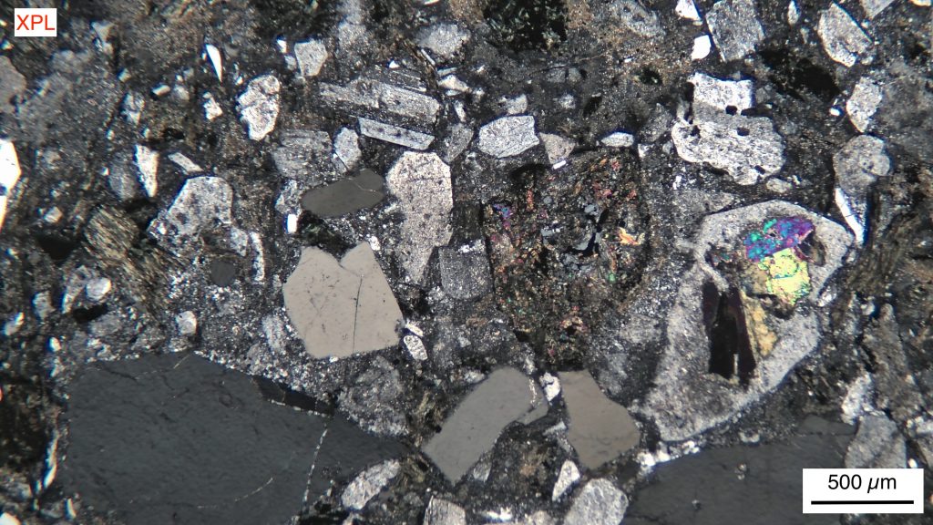 P2 – ignimbrite riolitica – Atlante Rocce Italiane